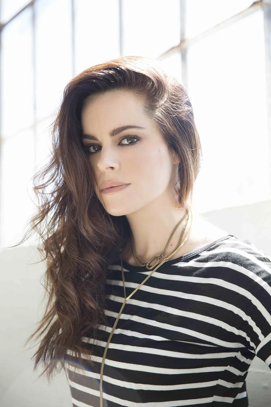 Emily Hampshire Net Worth, Relationships, Age/Birthdate & Birthday ...